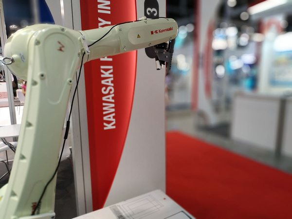 Robowizard представляет на Иннопроме промышленного робота Kawasaki RS007L